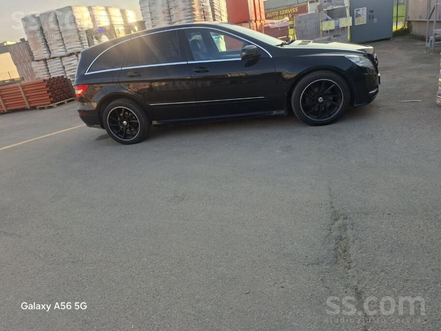 Melns Mercedes-Benz R 350 2011 Ogre, ar dzinēja tilpumu 3.00 L un nobraukumu 513 tūkst. km par 5300 €, foto 3 vietnē AUTOMOTO.COM.LV