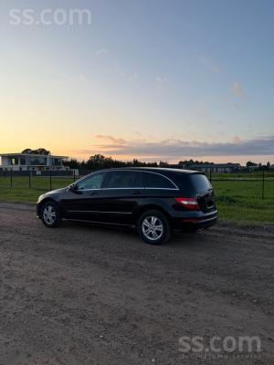 Melns Mercedes-Benz R 350 2012 Rīga, ar dzinēja tilpumu 3.00 L un nobraukumu 152 tūkst. km par 16000 €, foto 5 vietnē AUTOMOTO.COM.LV