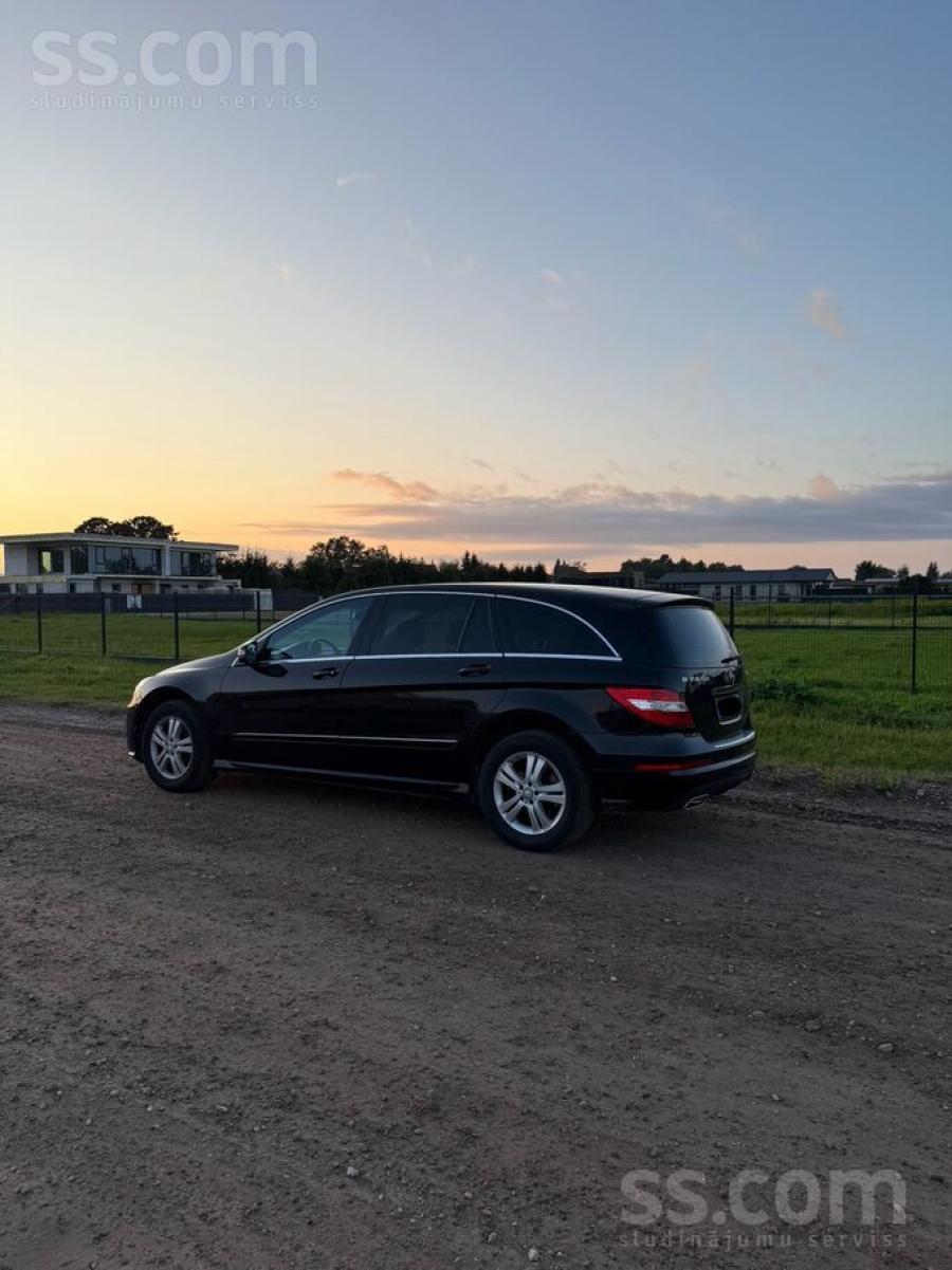 Melns Mercedes-Benz R 350 2012 Rīga, ar dzinēja tilpumu 3.00 L un nobraukumu 152 tūkst. km par 16000 €, foto 5 vietnē AUTOMOTO.COM.LV