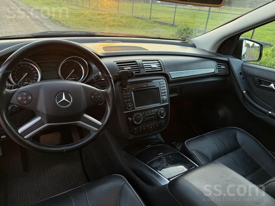Melns Mercedes-Benz R 350 2012 Rīga, ar dzinēja tilpumu 3.00 L un nobraukumu 152 tūkst. km par 16000 €, foto 9 vietnē AUTOMOTO.COM.LV