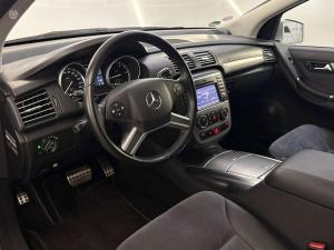 Pelēks Mercedes-Benz R 350 2010 Marijampole, ar dzinēja tilpumu 2.99 L un nobraukumu 186 tūkst. km par 9750 €, foto 3 vietnē AUTOMOTO.COM.LV