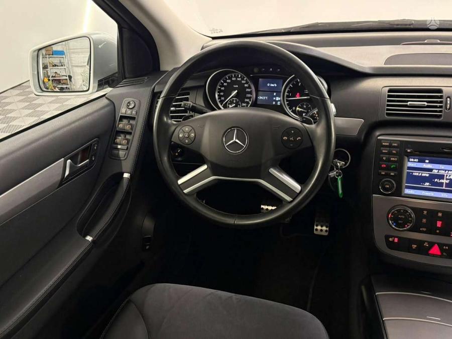 Pelēks Mercedes-Benz R 350 2010 Marijampole, ar dzinēja tilpumu 2.99 L un nobraukumu 186 tūkst. km par 9750 €, foto 17 vietnē AUTOMOTO.COM.LV