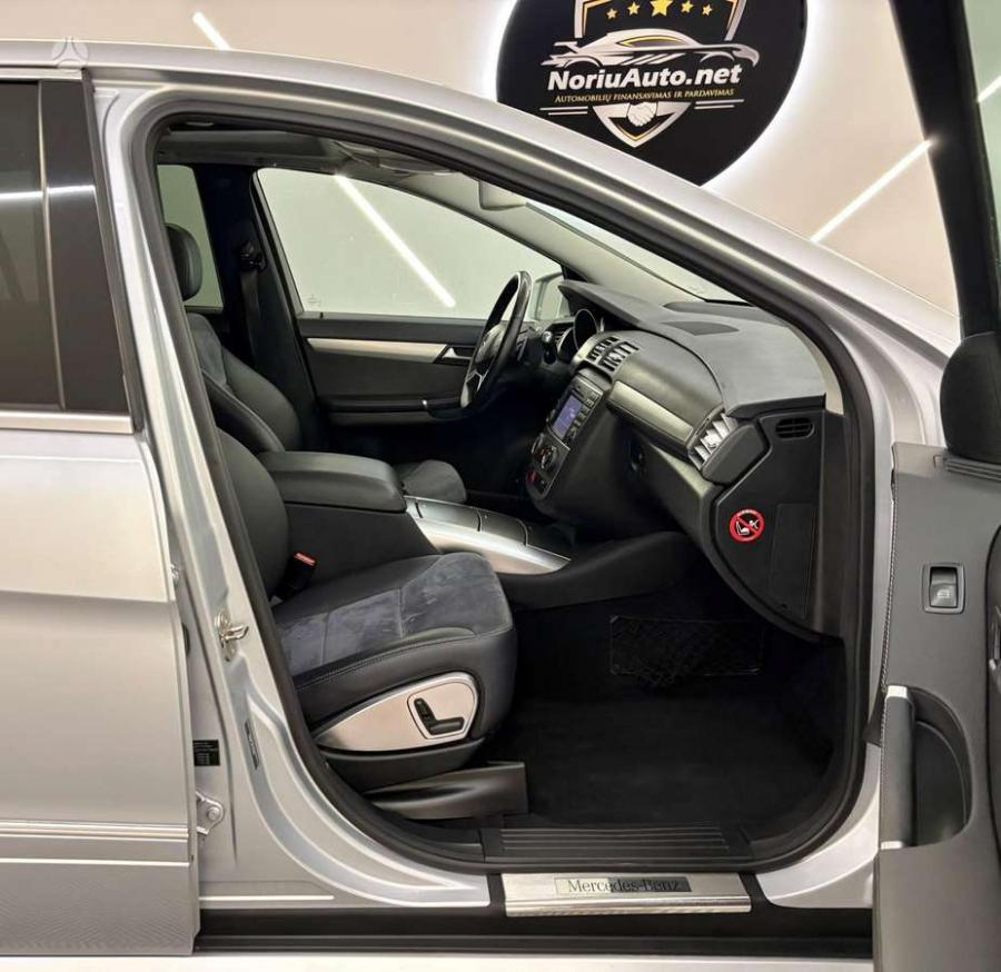 Pelēks Mercedes-Benz R 350 2010 Marijampole, ar dzinēja tilpumu 2.99 L un nobraukumu 186 tūkst. km par 9750 €, foto 18 vietnē AUTOMOTO.COM.LV