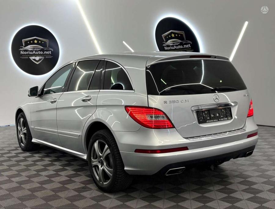 Pelēks Mercedes-Benz R 350 2010 Marijampole, ar dzinēja tilpumu 2.99 L un nobraukumu 186 tūkst. km par 9750 €, foto 33 vietnē AUTOMOTO.COM.LV