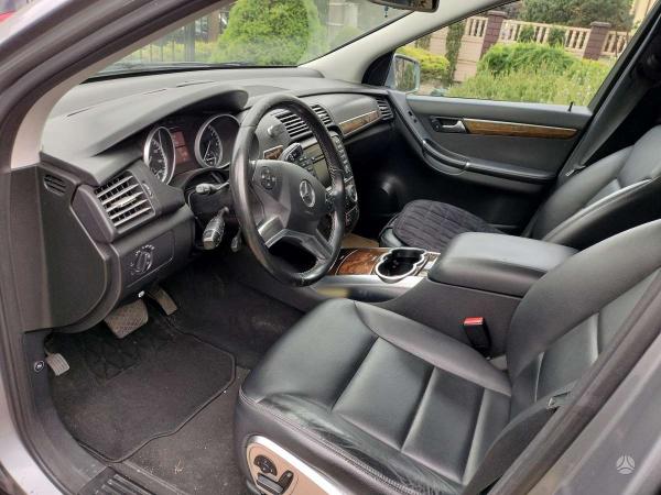 Pelēks Mercedes-Benz R 350 2011 Kauņa, ar dzinēja tilpumu 3.50 L un nobraukumu 270 tūkst. km par 5000 €, foto 6 vietnē AUTOMOTO.COM.LV