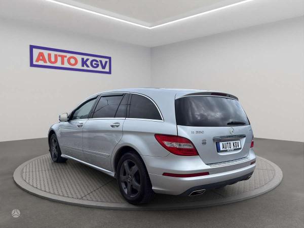 Grey Mercedes-Benz R 350 2011 in Kaunas, with an engine capacity of 3.50 L and mileage of 279 thousand km for 8699 €, photo 3 on AUTOMOTO.COM.LV