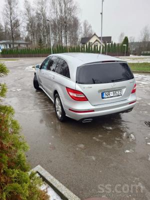 Grey Mercedes-Benz R 350 2012 in Riga, with an engine capacity of 3.00 L and mileage of 253 thousand km for 7890 €, photo 3 on AUTOMOTO.COM.LV