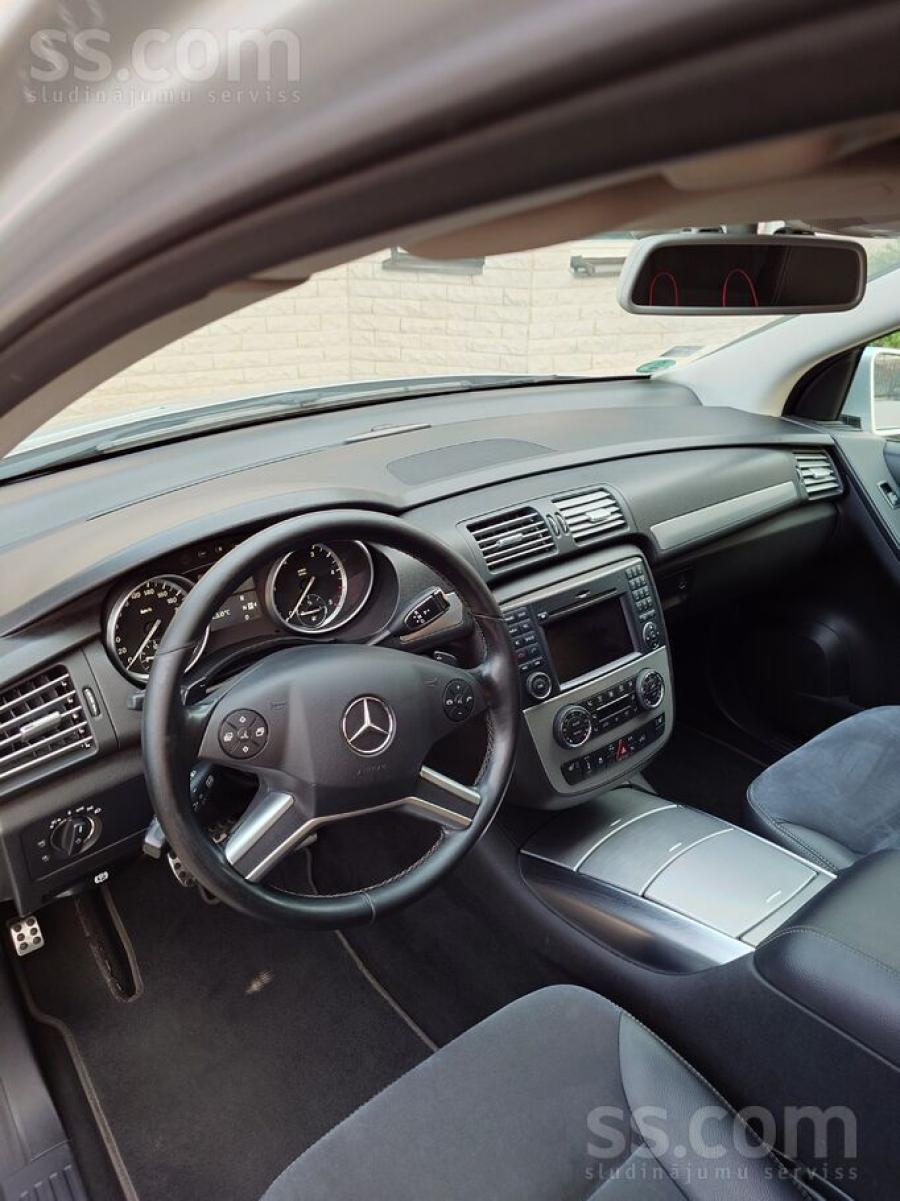 Grey Mercedes-Benz R 350 2012 in Riga, with an engine capacity of 3.00 L and mileage of 253 thousand km for 7890 €, photo 8 on AUTOMOTO.COM.LV