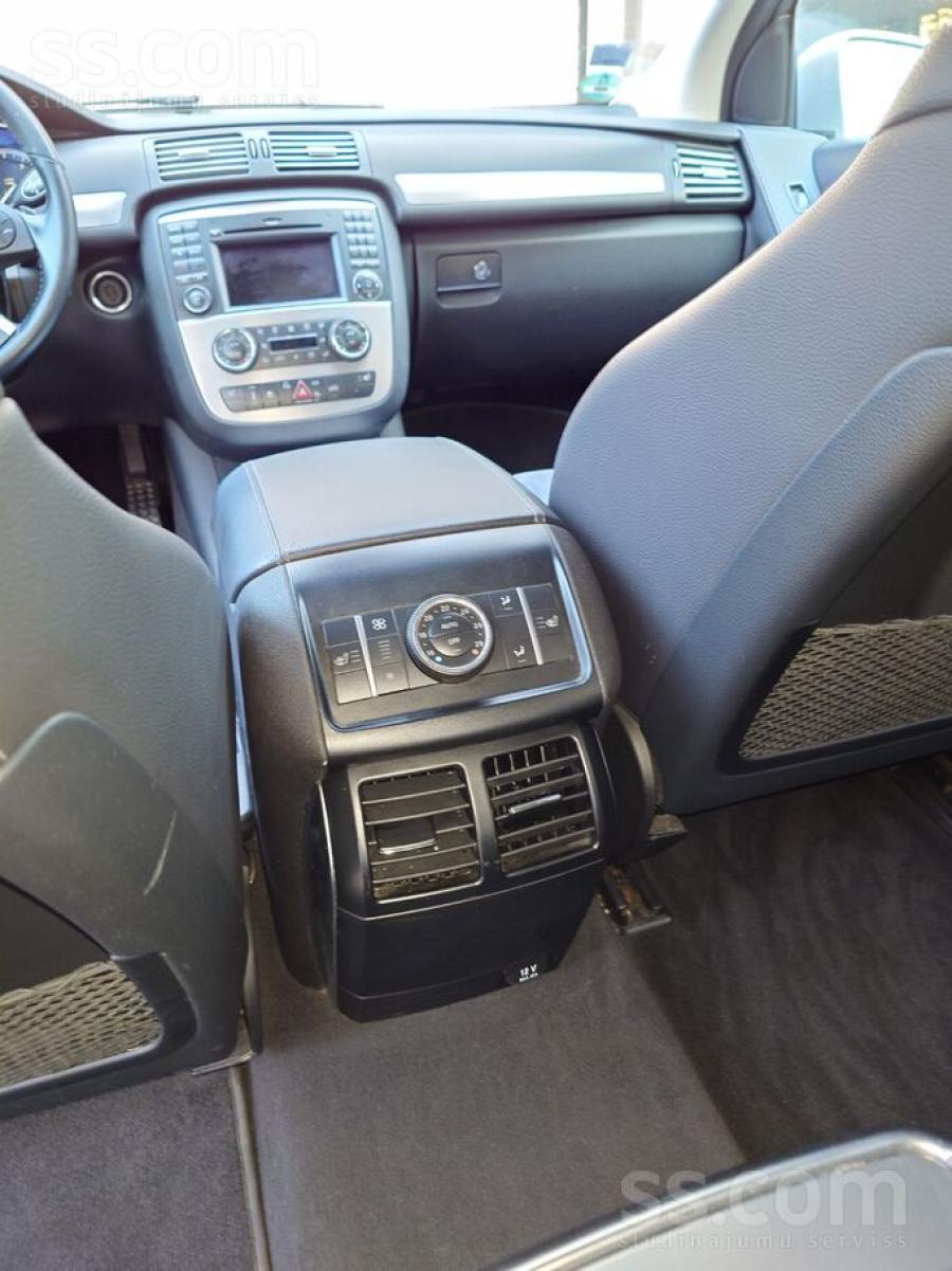 Grey Mercedes-Benz R 350 2012 in Riga, with an engine capacity of 3.00 L and mileage of 253 thousand km for 7890 €, photo 9 on AUTOMOTO.COM.LV