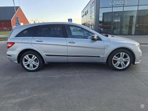 Pelēks Mercedes-Benz R 350 2012 Šauļi, ar dzinēja tilpumu 3.00 L un nobraukumu 230 tūkst. km par 6300 €, foto 4 vietnē AUTOMOTO.COM.LV