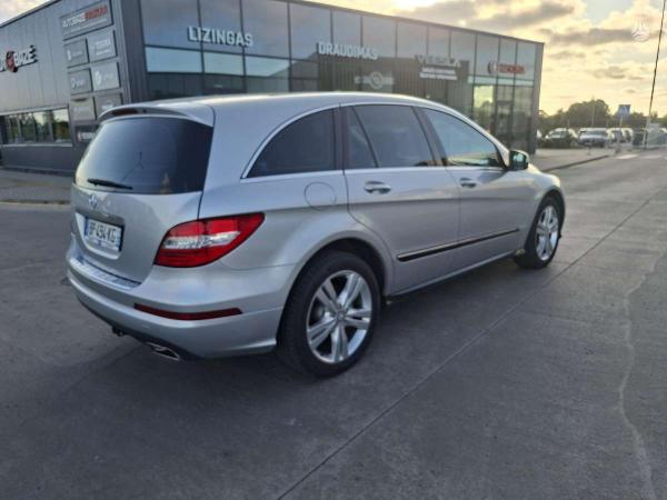 Pelēks Mercedes-Benz R 350 2012 Šauļi, ar dzinēja tilpumu 3.00 L un nobraukumu 230 tūkst. km par 6300 €, foto 4 vietnē AUTOMOTO.COM.LV