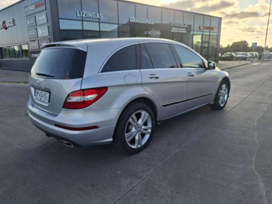 Pelēks Mercedes-Benz R 350 2012 Šauļi, ar dzinēja tilpumu 3.00 L un nobraukumu 230 tūkst. km par 6300 €, foto 5 vietnē AUTOMOTO.COM.LV