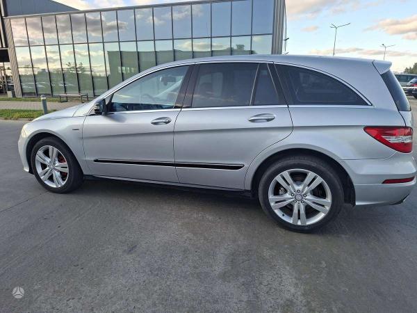 Pelēks Mercedes-Benz R 350 2012 Šauļi, ar dzinēja tilpumu 3.00 L un nobraukumu 230 tūkst. km par 6300 €, foto 5 vietnē AUTOMOTO.COM.LV