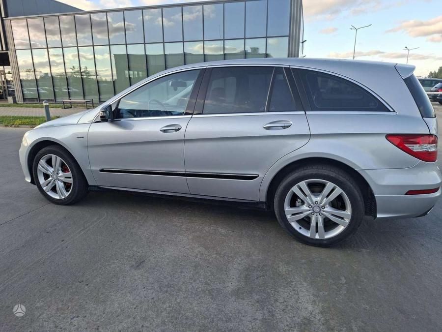 Pelēks Mercedes-Benz R 350 2012 Šauļi, ar dzinēja tilpumu 3.00 L un nobraukumu 230 tūkst. km par 6300 €, foto 6 vietnē AUTOMOTO.COM.LV