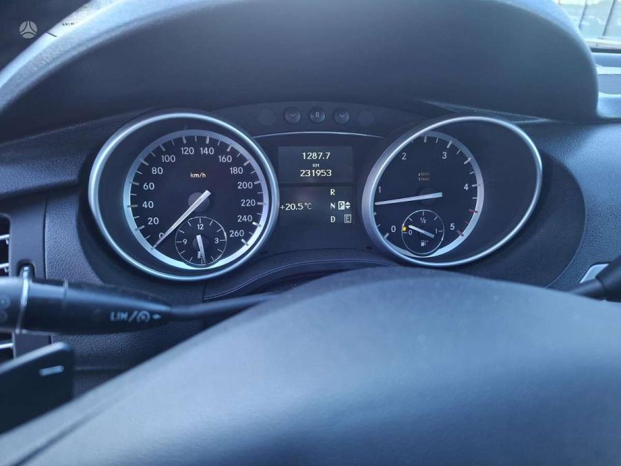 Pelēks Mercedes-Benz R 350 2012 Šauļi, ar dzinēja tilpumu 3.00 L un nobraukumu 230 tūkst. km par 6300 €, foto 20 vietnē AUTOMOTO.COM.LV