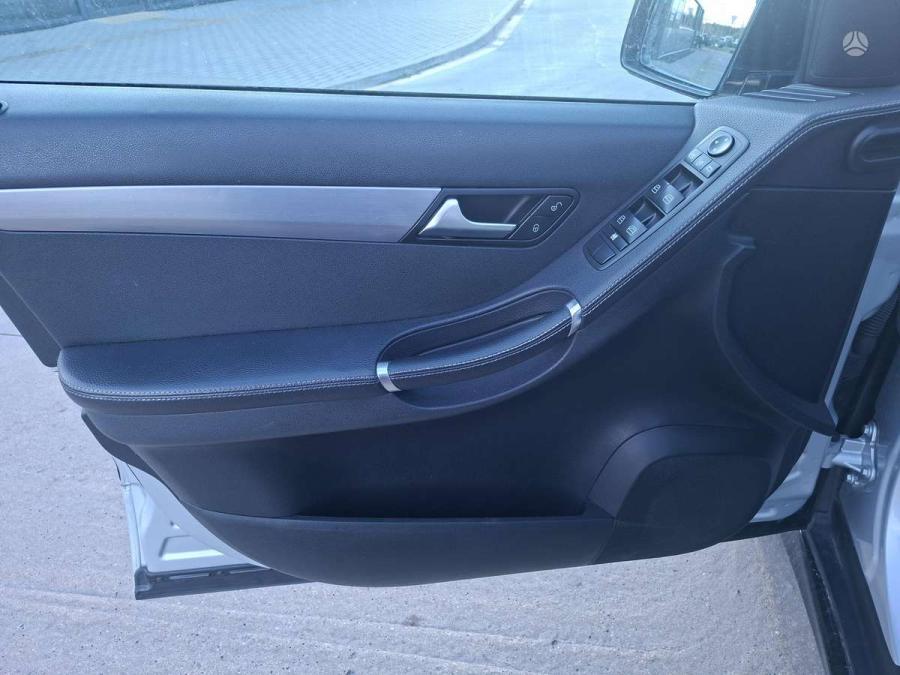 Pelēks Mercedes-Benz R 350 2012 Šauļi, ar dzinēja tilpumu 3.00 L un nobraukumu 230 tūkst. km par 6300 €, foto 21 vietnē AUTOMOTO.COM.LV