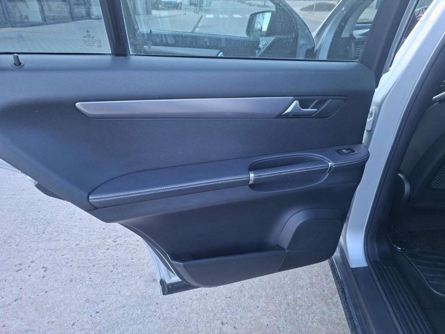 Pelēks Mercedes-Benz R 350 2012 Šauļi, ar dzinēja tilpumu 3.00 L un nobraukumu 230 tūkst. km par 6300 €, foto 24 vietnē AUTOMOTO.COM.LV