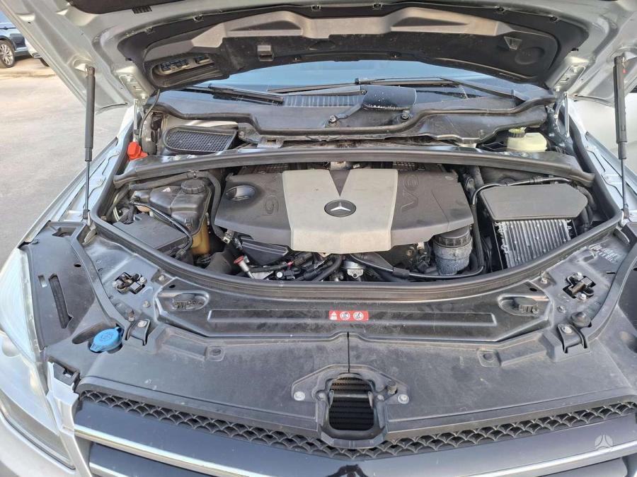 Pelēks Mercedes-Benz R 350 2012 Šauļi, ar dzinēja tilpumu 3.00 L un nobraukumu 230 tūkst. km par 6300 €, foto 32 vietnē AUTOMOTO.COM.LV