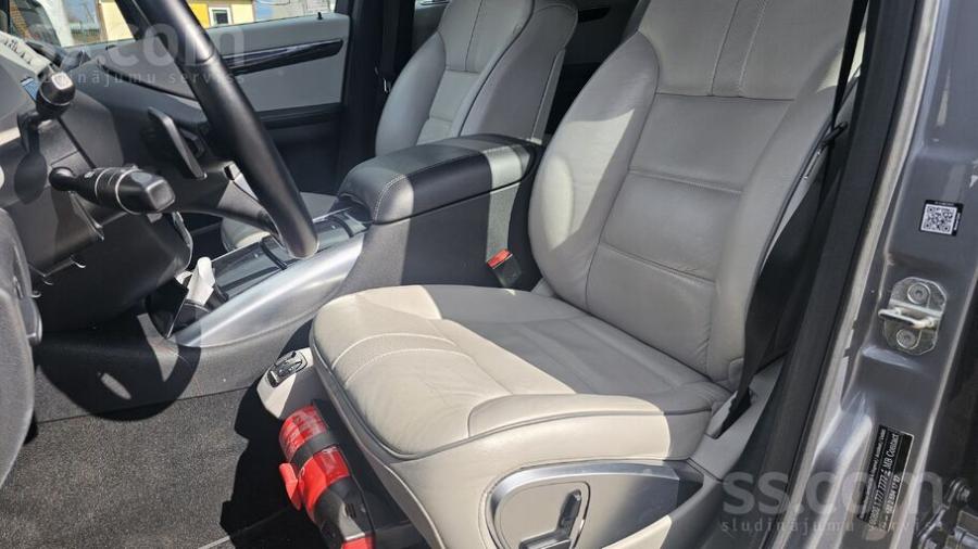 Grey Mercedes-Benz R 350 2013 in Limbazi, with an engine capacity of 3.50 L and mileage of 254 thousand km for 10550 €, photo 11 on AUTOMOTO.COM.LV