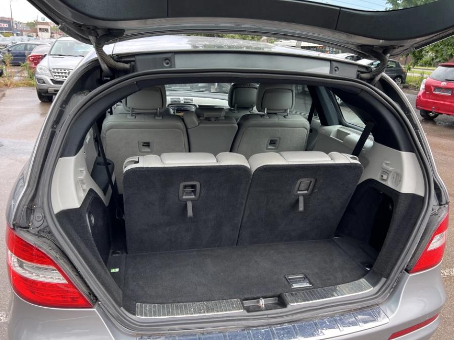 Pelēks Mercedes-Benz R 350 2013 Rīga, ar dzinēja tilpumu 3.50 L un nobraukumu 254 tūkst. km par 10550 €, foto 9 vietnē AUTOMOTO.COM.LV