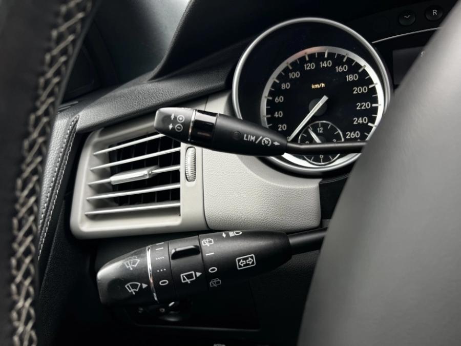 Pelēks Mercedes-Benz R 350 2013 Rīga, ar dzinēja tilpumu 3.50 L un nobraukumu 254 tūkst. km par 10550 €, foto 21 vietnē AUTOMOTO.COM.LV