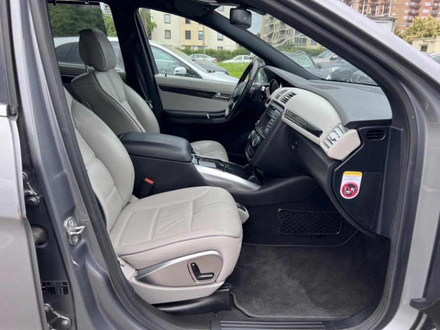 Pelēks Mercedes-Benz R 350 2013 Rīga, ar dzinēja tilpumu 3.50 L un nobraukumu 254 tūkst. km par 10550 €, foto 22 vietnē AUTOMOTO.COM.LV