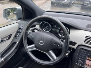 Pelēks Mercedes-Benz R 350 2013 Rīga, ar dzinēja tilpumu 3.50 L un nobraukumu 254 tūkst. km par 10550 €, foto 32 vietnē AUTOMOTO.COM.LV