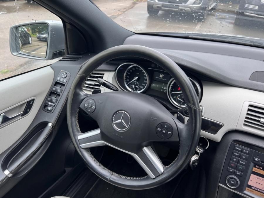 Pelēks Mercedes-Benz R 350 2013 Rīga, ar dzinēja tilpumu 3.50 L un nobraukumu 254 tūkst. km par 10550 €, foto 32 vietnē AUTOMOTO.COM.LV