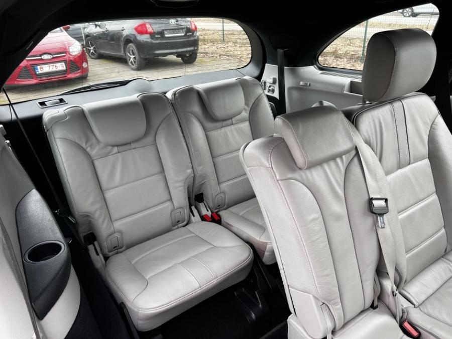 Pelēks Mercedes-Benz R 350 2013 Rīga, ar dzinēja tilpumu 3.50 L un nobraukumu 254 tūkst. km par 10550 €, foto 33 vietnē AUTOMOTO.COM.LV