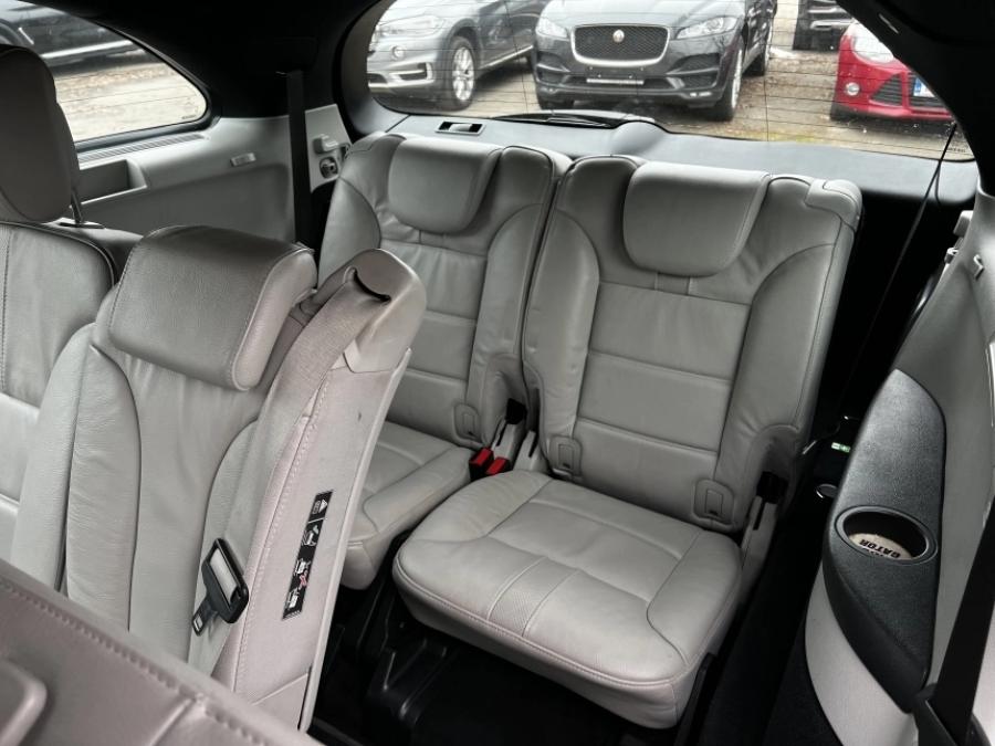 Pelēks Mercedes-Benz R 350 2013 Rīga, ar dzinēja tilpumu 3.50 L un nobraukumu 254 tūkst. km par 10550 €, foto 36 vietnē AUTOMOTO.COM.LV