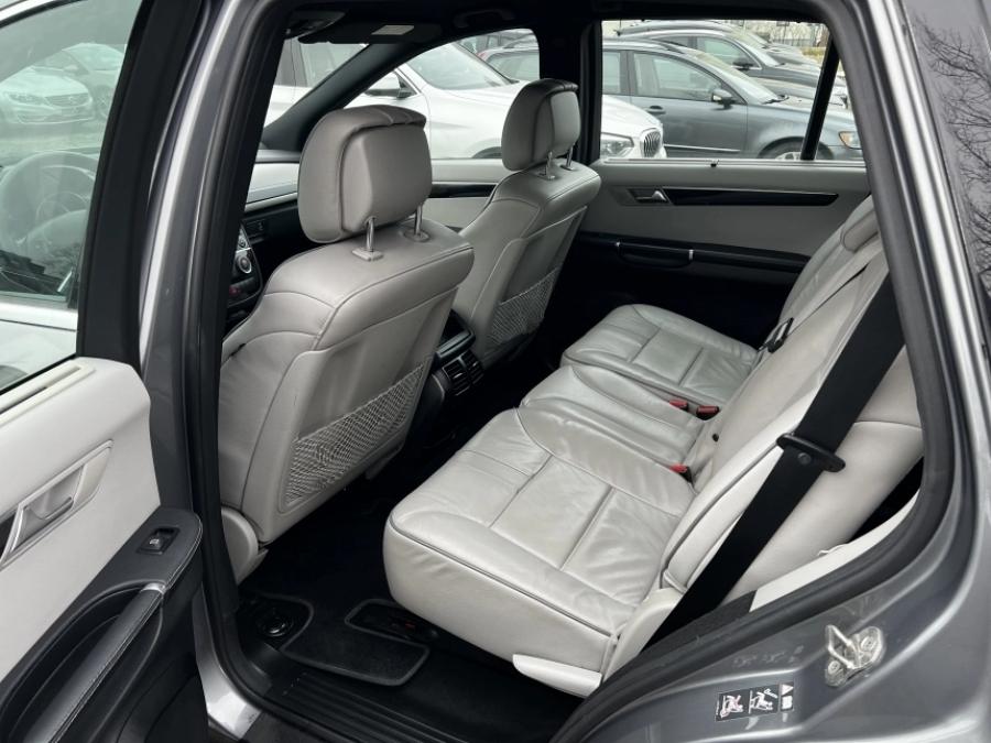 Pelēks Mercedes-Benz R 350 2013 Rīga, ar dzinēja tilpumu 3.50 L un nobraukumu 254 tūkst. km par 10550 €, foto 37 vietnē AUTOMOTO.COM.LV