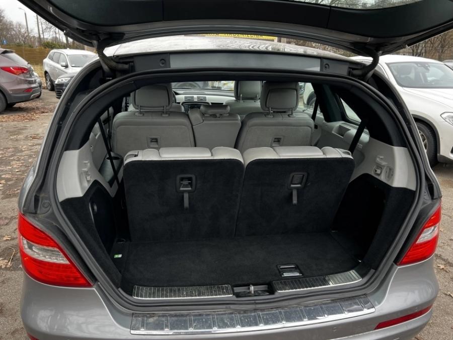 Pelēks Mercedes-Benz R 350 2013 Rīga, ar dzinēja tilpumu 3.50 L un nobraukumu 254 tūkst. km par 10550 €, foto 39 vietnē AUTOMOTO.COM.LV