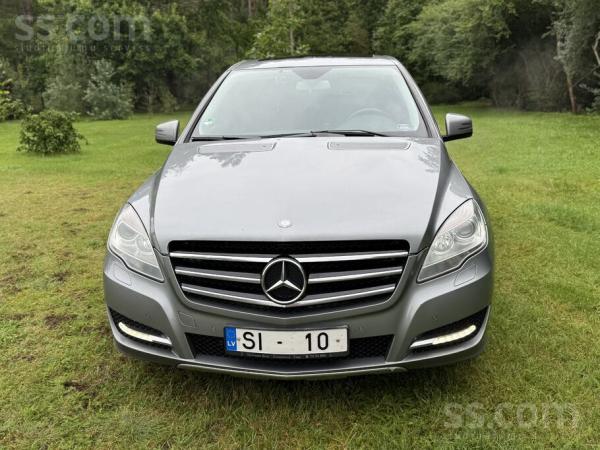 Grey Mercedes-Benz R 350 2011 in Riga, with an engine capacity of 3.00 L and mileage of 288 thousand km for 7990 €, photo 1 on AUTOMOTO.COM.LV