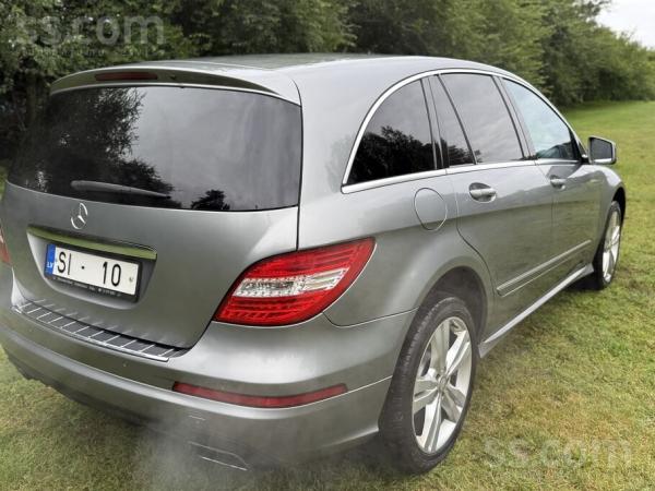 Grey Mercedes-Benz R 350 2011 in Riga, with an engine capacity of 3.00 L and mileage of 288 thousand km for 7990 €, photo 6 on AUTOMOTO.COM.LV