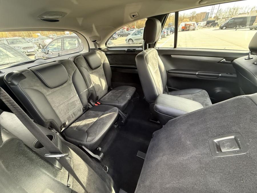 Grey Mercedes-Benz R 350 2012 in Kaunas, with an engine capacity of 3.50 L and mileage of 382 thousand km for 6950 €, photo 6 on AUTOMOTO.COM.LV