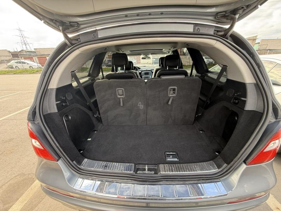 Grey Mercedes-Benz R 350 2012 in Kaunas, with an engine capacity of 3.50 L and mileage of 382 thousand km for 6950 €, photo 13 on AUTOMOTO.COM.LV
