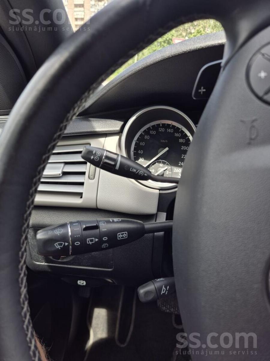 Mercedes-Benz R 350 2010 Rīga, ar dzinēja tilpumu 3.00 L un nobraukumu 325 tūkst. km par 9490 €, foto 16 vietnē AUTOMOTO.COM.LV