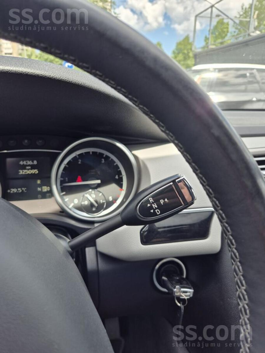Mercedes-Benz R 350 2010 Rīga, ar dzinēja tilpumu 3.00 L un nobraukumu 325 tūkst. km par 9490 €, foto 17 vietnē AUTOMOTO.COM.LV