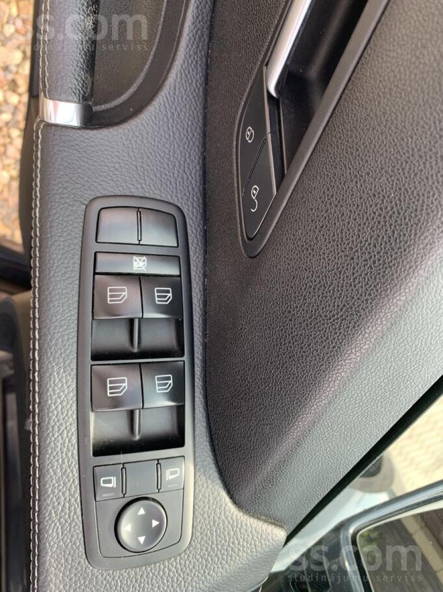 Mercedes-Benz R 350 2012 in Riga, with an engine capacity of 3.00 L and mileage of 420 thousand km for 8500 €, photo 13 on AUTOMOTO.COM.LV