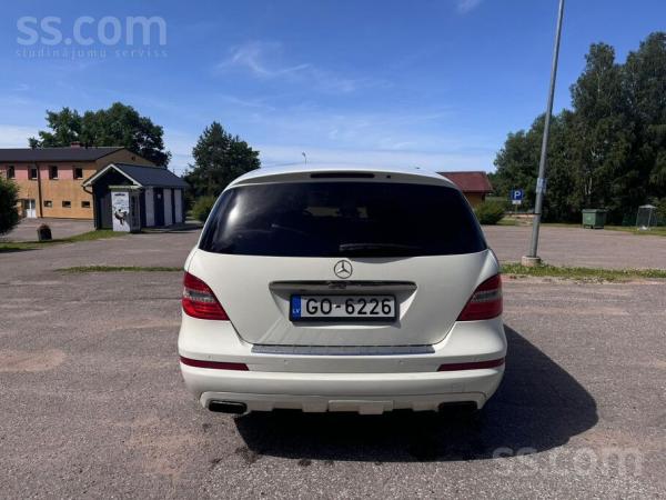 Balts Mercedes-Benz R 350 2011 Limbaži, ar dzinēja tilpumu 3.00 L un nobraukumu 285 tūkst. km par 5500 €, foto 3 vietnē AUTOMOTO.COM.LV