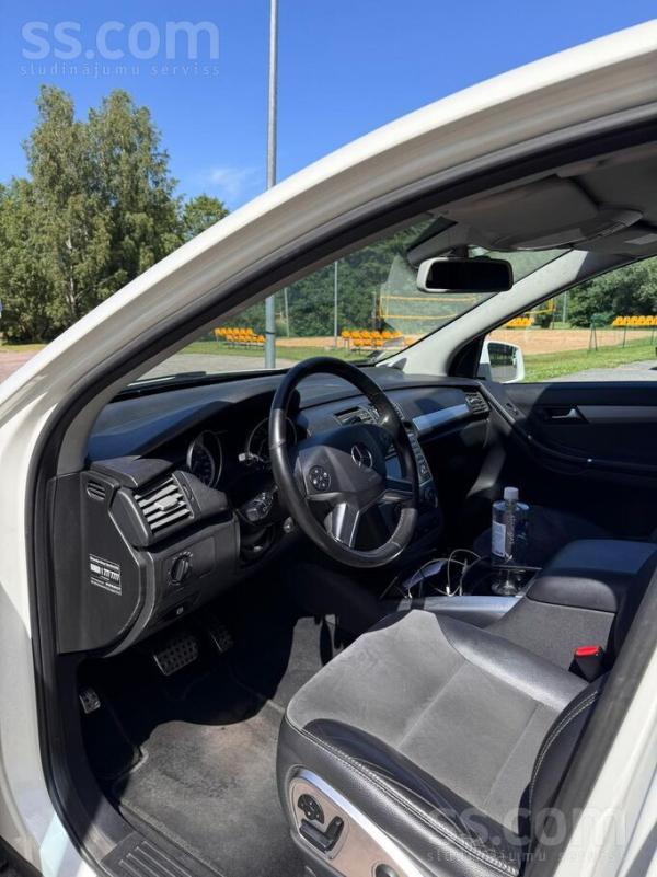 White Mercedes-Benz R 350 2011 in Limbazi, with an engine capacity of 3.00 L and mileage of 285 thousand km for 5500 €, photo 9 on AUTOMOTO.COM.LV