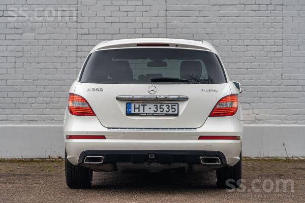 White Mercedes-Benz R 350 2011 in Riga, with an engine capacity of 3.00 L and mileage of 202 thousand km for 7900 €, photo 9 on AUTOMOTO.COM.LV