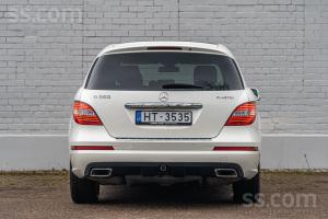 White Mercedes-Benz R 350 2011 in Riga, with an engine capacity of 3.00 L and mileage of 202 thousand km for 7900 €, photo 6 on AUTOMOTO.COM.LV