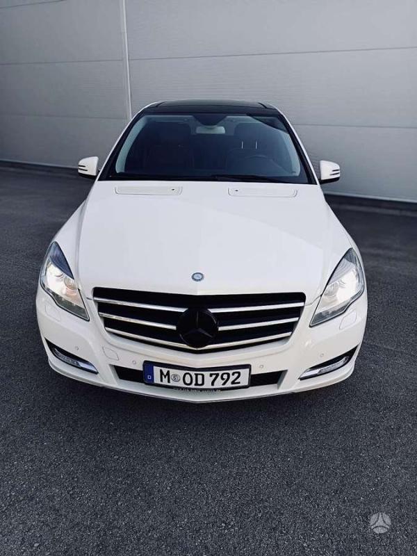 White Mercedes-Benz R 350 2013 in Utena, with an engine capacity of 2.99 L and mileage of 391 thousand km for 8750 €, photo 5 on AUTOMOTO.COM.LV