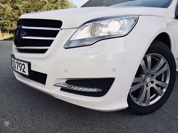 White Mercedes-Benz R 350 2013 in Utena, with an engine capacity of 2.99 L and mileage of 391 thousand km for 8750 €, photo 7 on AUTOMOTO.COM.LV