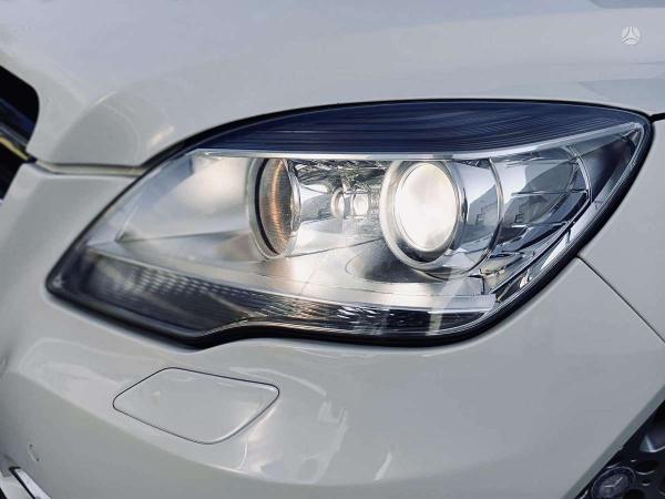White Mercedes-Benz R 350 2013 in Utena, with an engine capacity of 2.99 L and mileage of 391 thousand km for 8750 €, photo 9 on AUTOMOTO.COM.LV