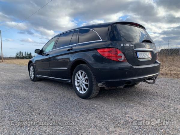 Melns Mercedes-Benz R-Class 2006 Tallina, ar dzinēja tilpumu 3.00 L un nobraukumu 501 tūkst. km par 4999 €, foto 3 vietnē AUTOMOTO.COM.LV