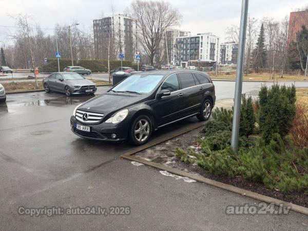 Melns Mercedes-Benz R-Class 2008 Tallina, ar dzinēja tilpumu 3.00 L un nobraukumu 330 tūkst. km par 4600 €, foto 1 vietnē AUTOMOTO.COM.LV