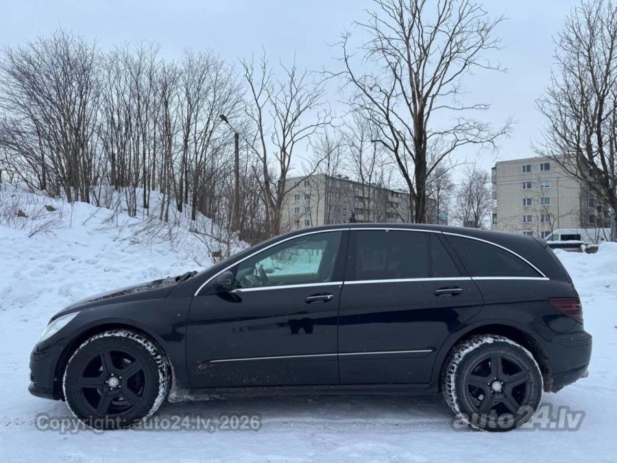 Black Mercedes-Benz R-Class 2009 in Tallinn, with an engine capacity of 3.00 L and mileage of 221 thousand km for 5999 €, photo 5 on AUTOMOTO.COM.LV