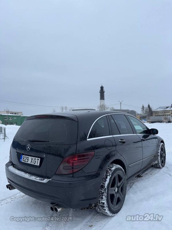 Black Mercedes-Benz R-Class 2009 in Tallinn, with an engine capacity of 3.00 L and mileage of 221 thousand km for 5999 €, photo 6 on AUTOMOTO.COM.LV